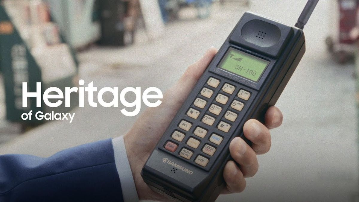 Samsung takes a trip down memory lane to flog its latest foldables