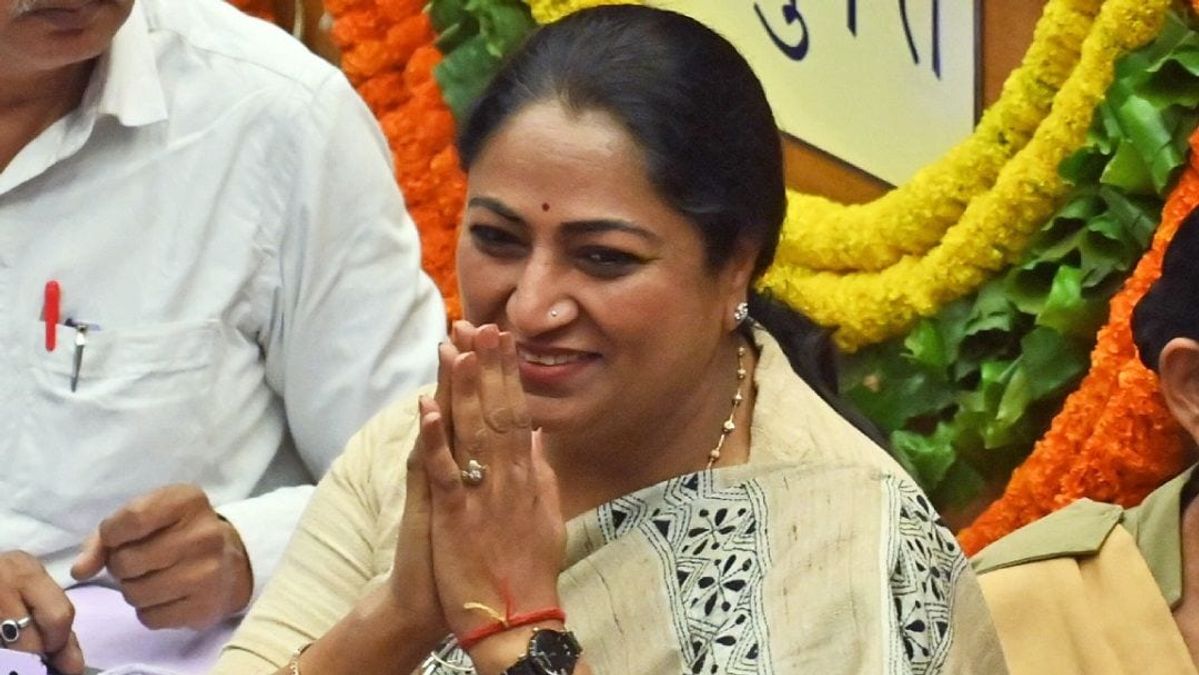 Delhi CM Rekha Gupta Praises Youth at ‘Viksit Bharat Ke Rang, Kala Ke ...