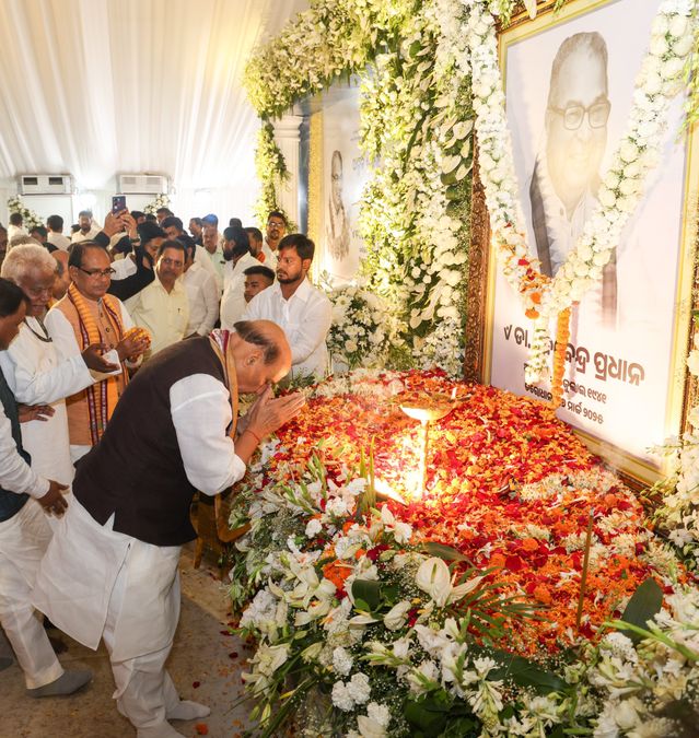 Rajnath Singh Pays Tribute to Former Union Minister Dr. Debendra ...