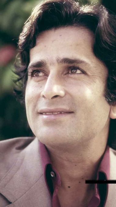 Shashi Kapoor Birth Anniversary: The Charming Star (Shashi Kapoor) with a Killer Smile & a ...