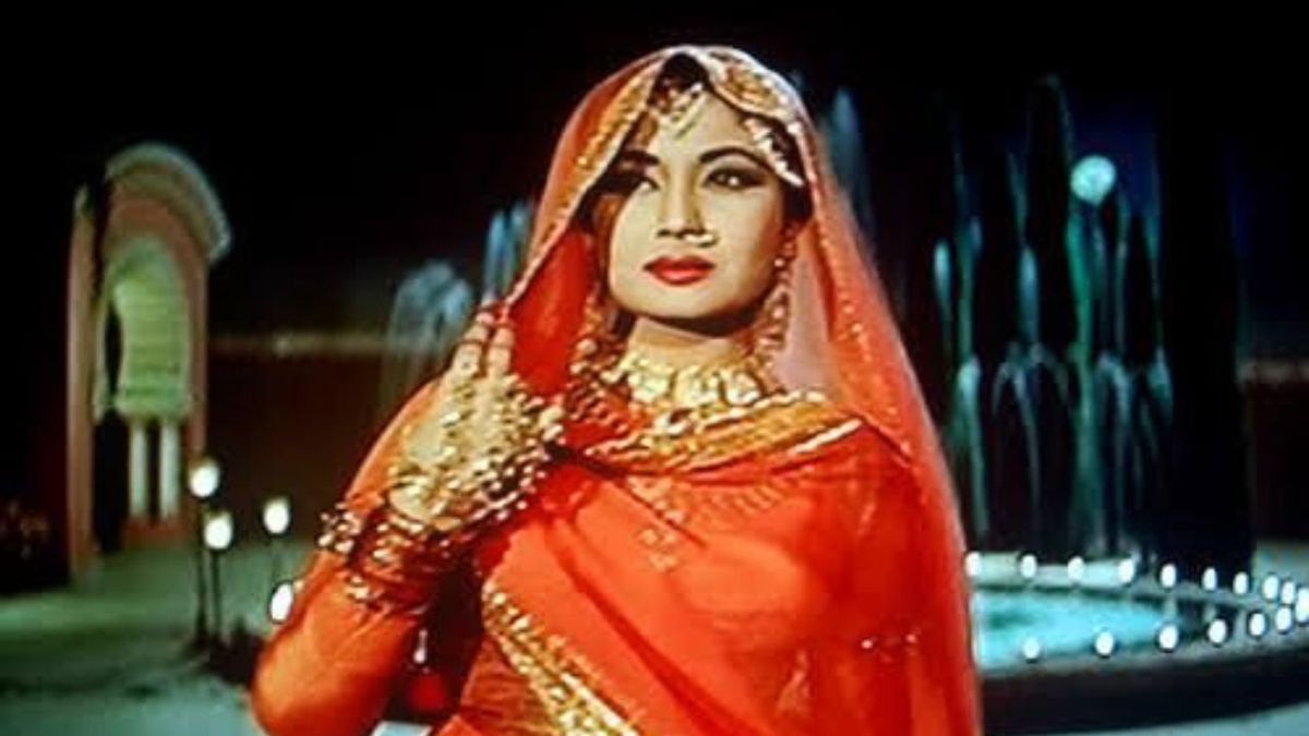 Gulfam Khan Pays Iconic Pakeezah Tribute, Channels Meena Kumari’s Grace ...