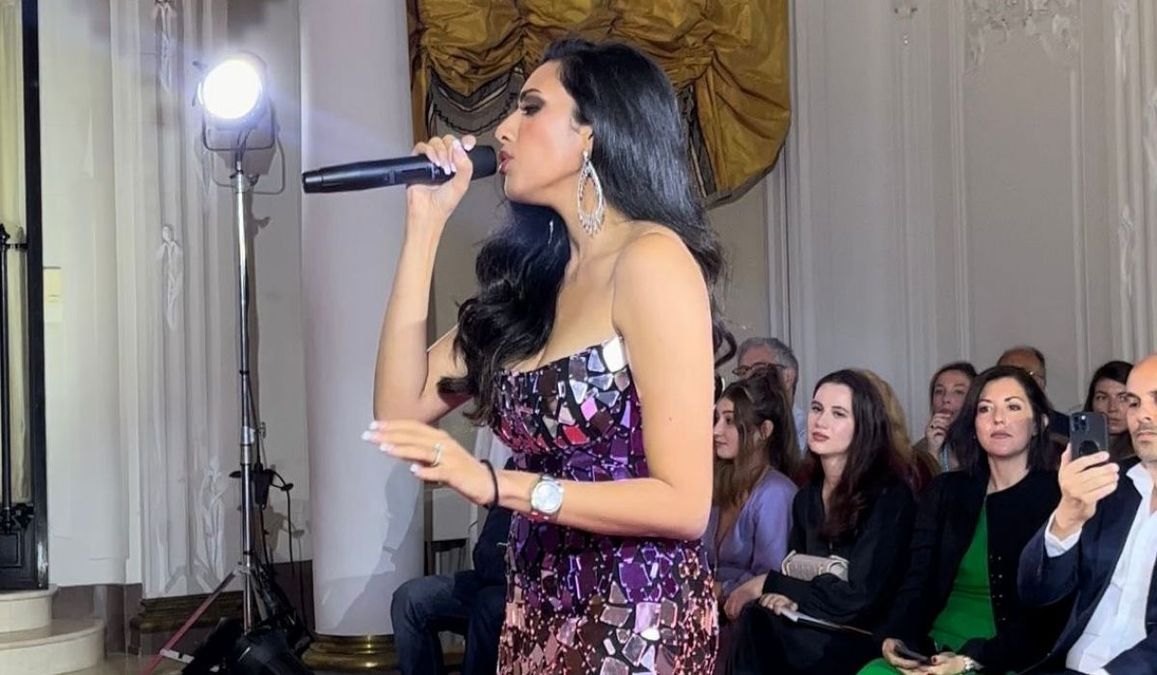 Singer-Songwriter Raveena Mehta becomes the first Indian artist to perform at Hermitage Hotel ...