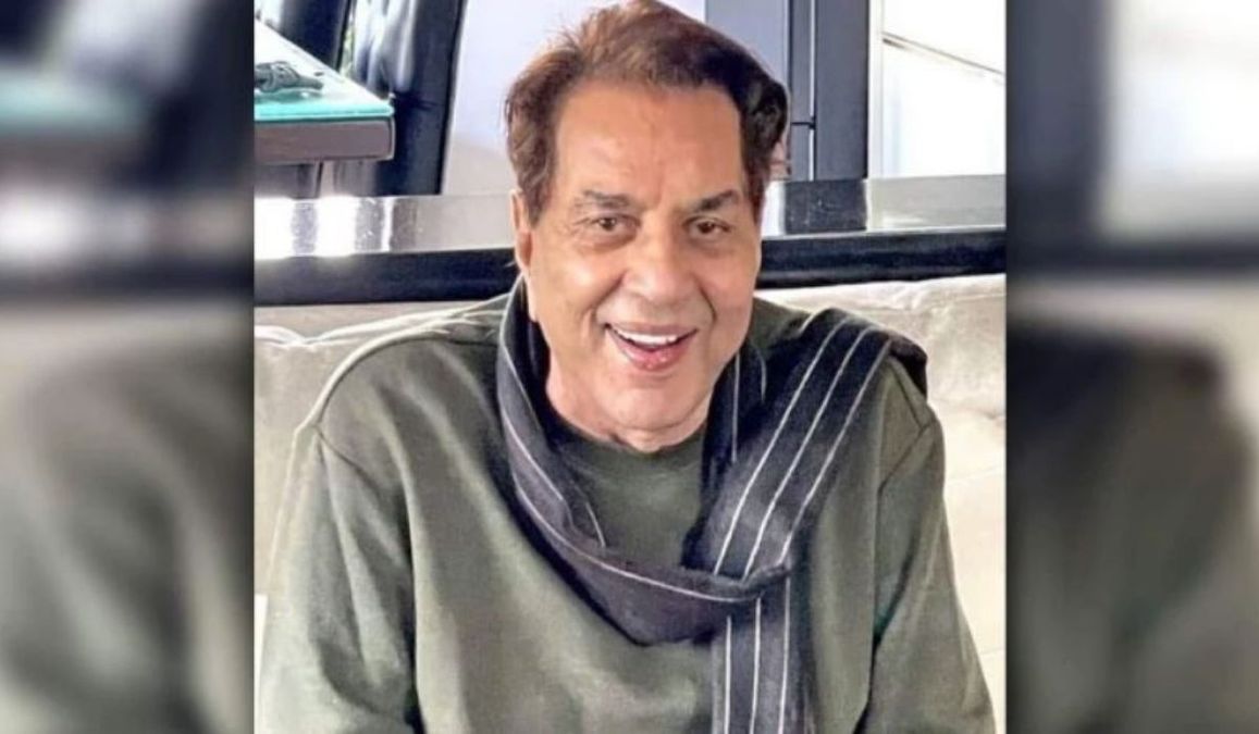 Veteran actor Dharmendra shared his health update by sharing the video