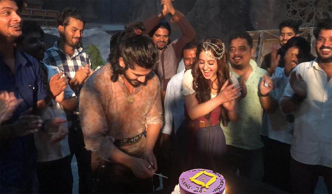 Tunisha Sharma’s beautiful birthday surprise on the sets of Alibaba ...