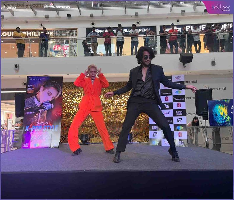 K-pop sensation Aoora invites emerging star Arjun Tanwar on stage ...