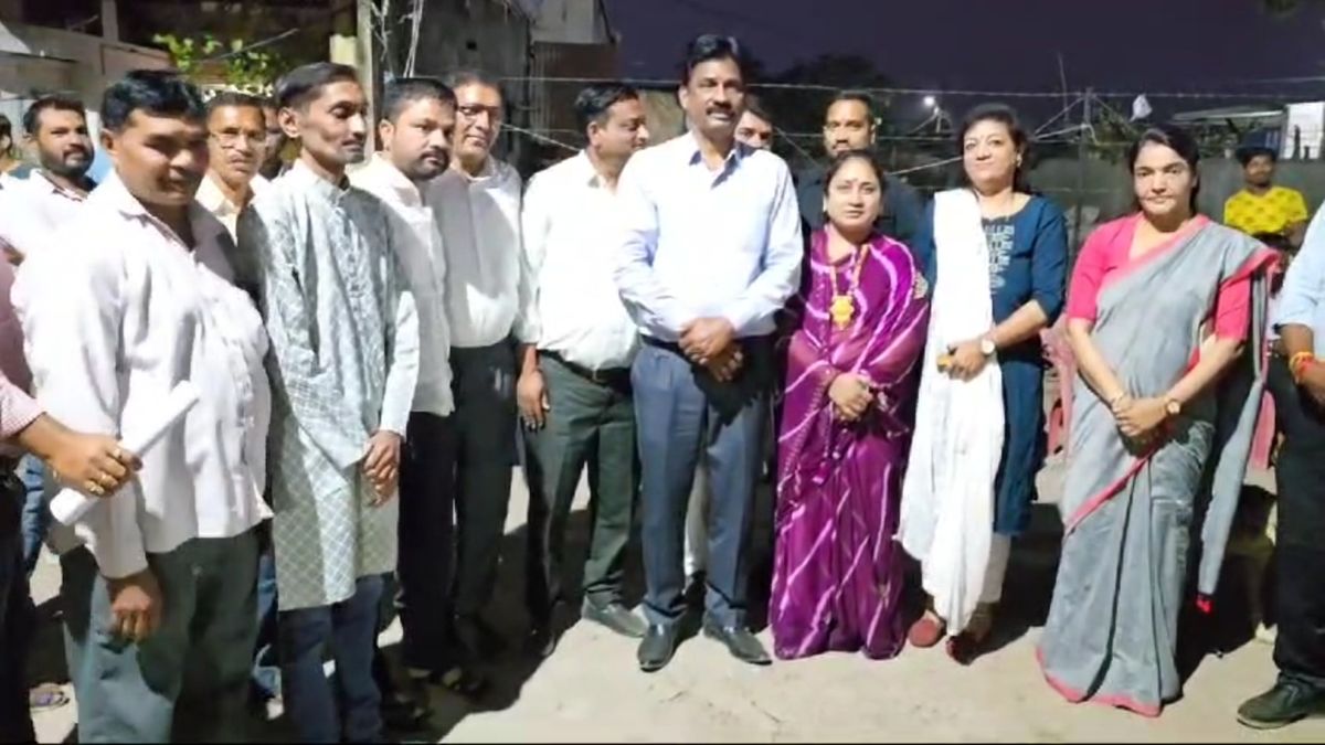 MLA Ramesh Mistry reviews development works in Bharuch’s Ward No. 9 and 5