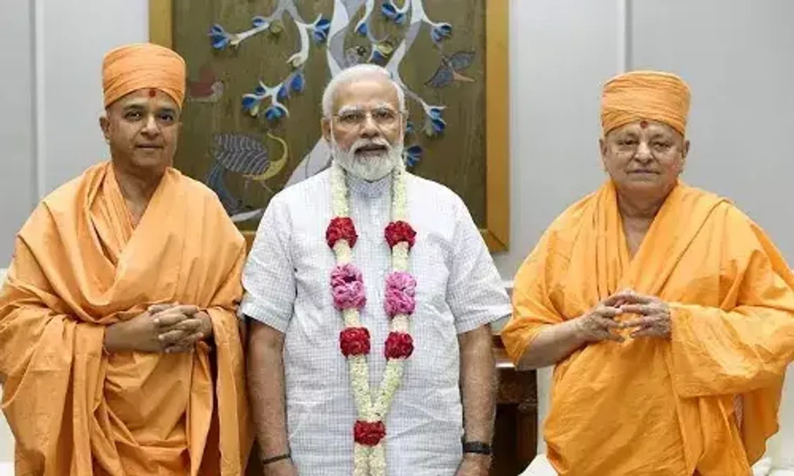 PM Narendra Modi pays homage to Sadguru Shree Siddharoodha Swami on his ...