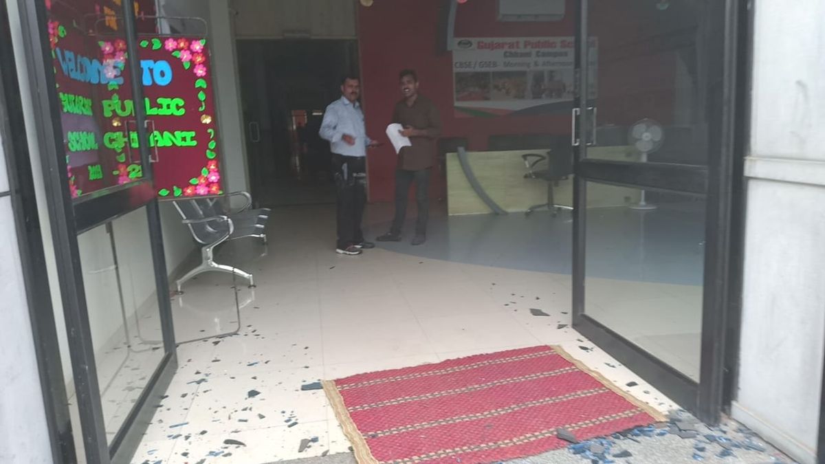 Fire and smoke inside computer room in GPS Vadodara