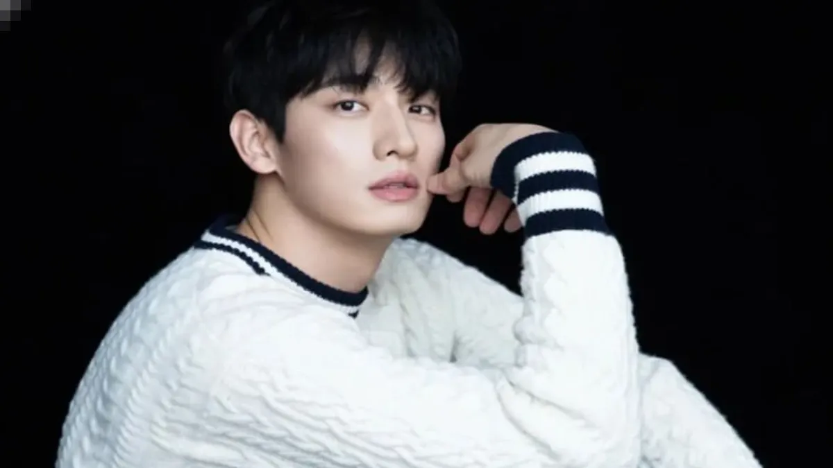 Korean actor Yoon Bak announces marriage plans with fiancee, shares ...