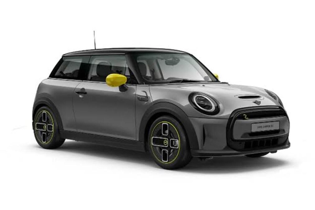 Mini Cooper SE EV with a range of 270km launched in India, specs and ...