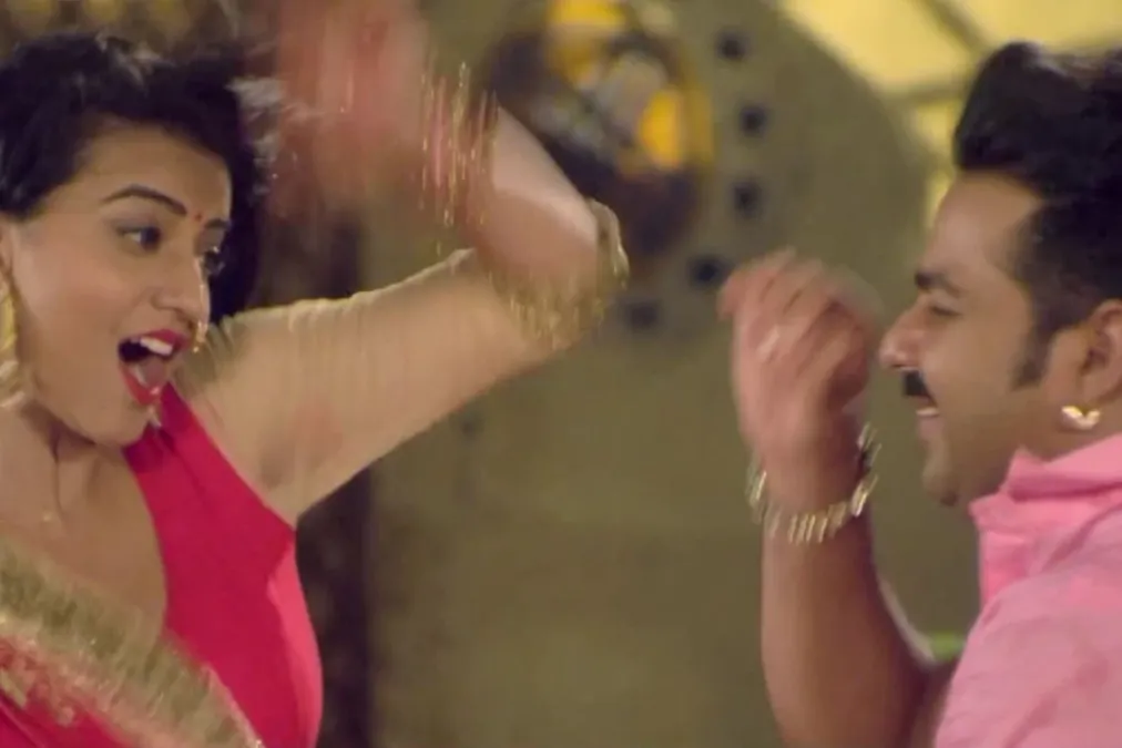 Bhojpuri Dance Video: Pawan Singh and Akshara Singh's Romantic ...