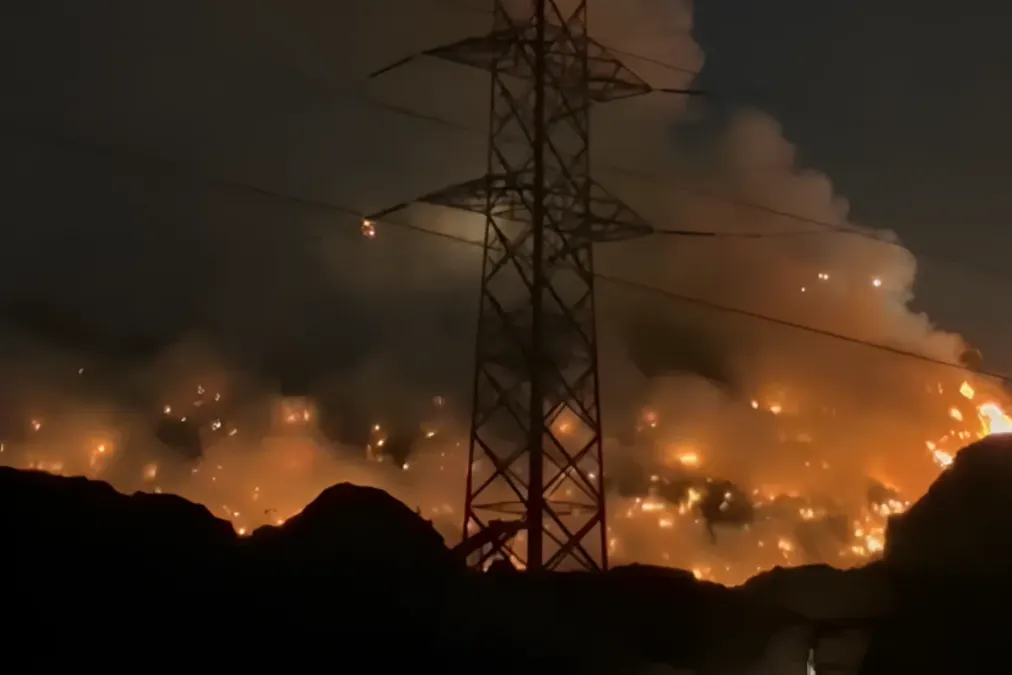 Ghazipur Landfill Fire: Massive Blaze Erupts in East Delhi Dumping Ground