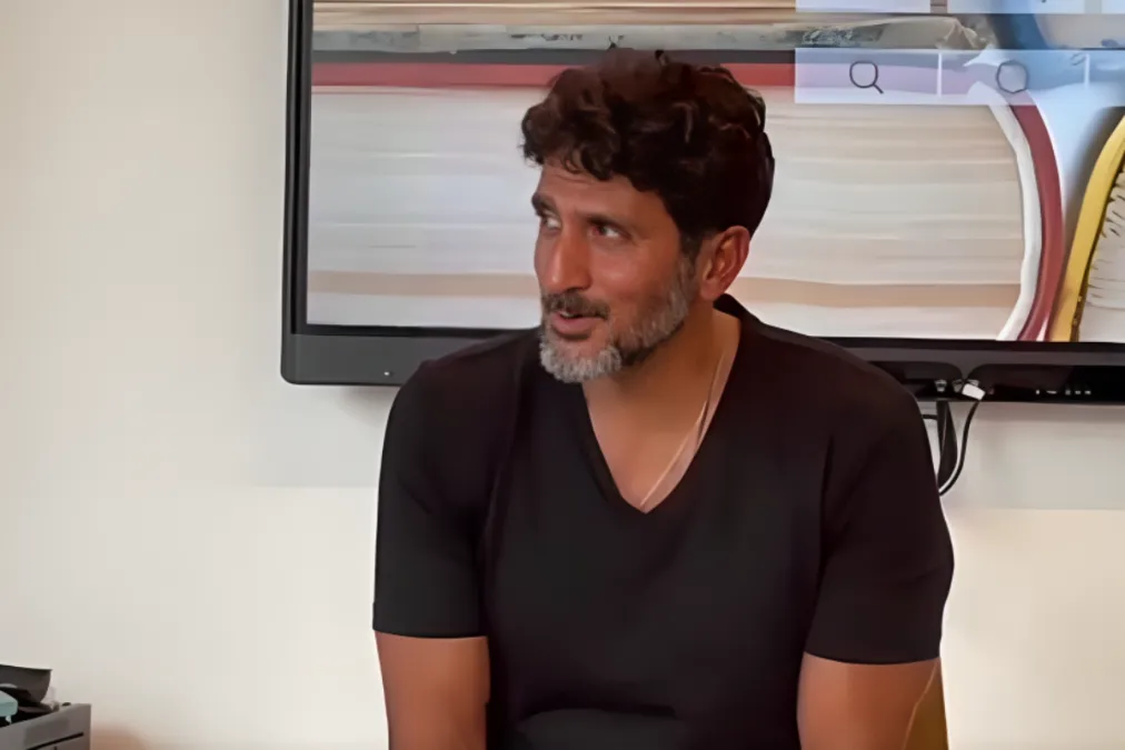 Viral Video: Israeli series Fauda actor Tsahi Halevi Sings Shah Rukh ...