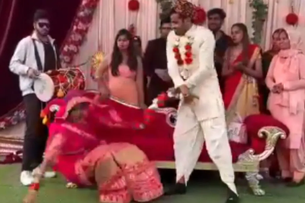 Bride Groom Viral Video: Bride Teases Groom During Varmala, Groom's Violent Reaction Stuns ...