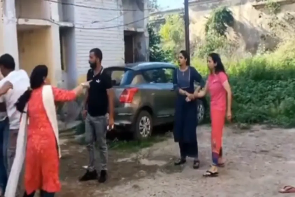 Viral Video: Caught Red-Handed! Police Inspector’s Affair With Lady Officer Exposed, Both ...