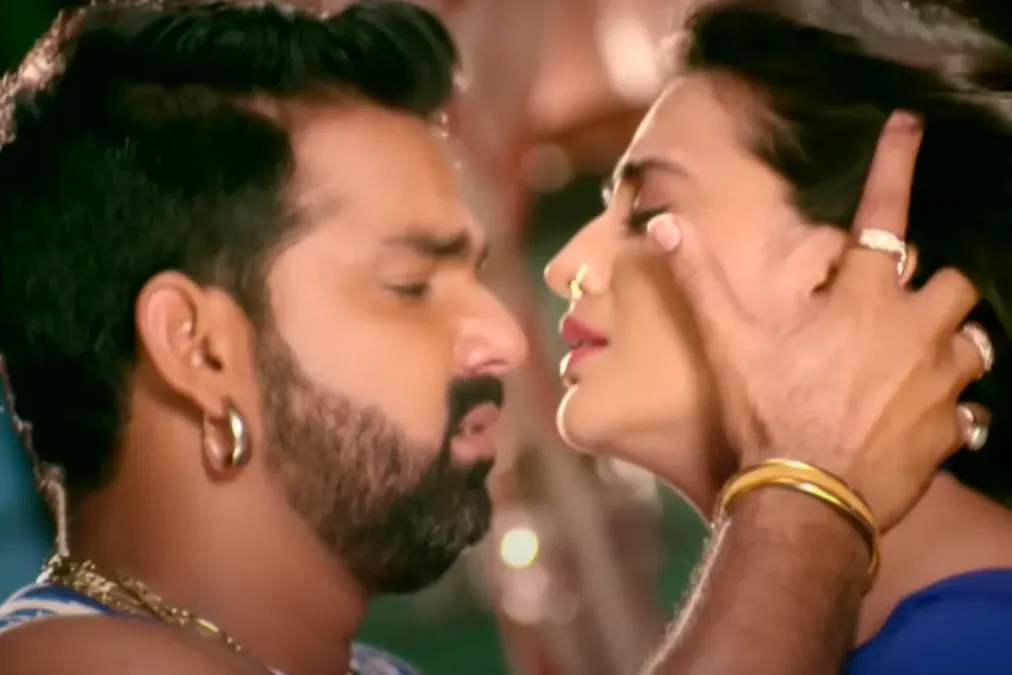 Bhojpuri Hit Song: Pawan Singh and Akshara Singh's Steamy Romance in 'Tani Fere Di Balam Ji ...