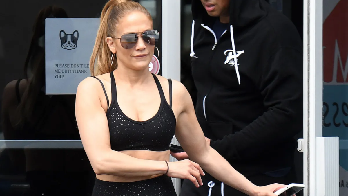 ELLE Fit: I Tried 5 Full Body Exercises For A 30-Minute Burn. Did It Work?