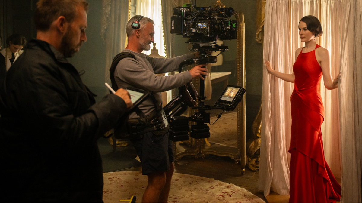 ELLE Exclusive: Downton Abbey: The Grand Finale — Red Dresses, Scandals ...