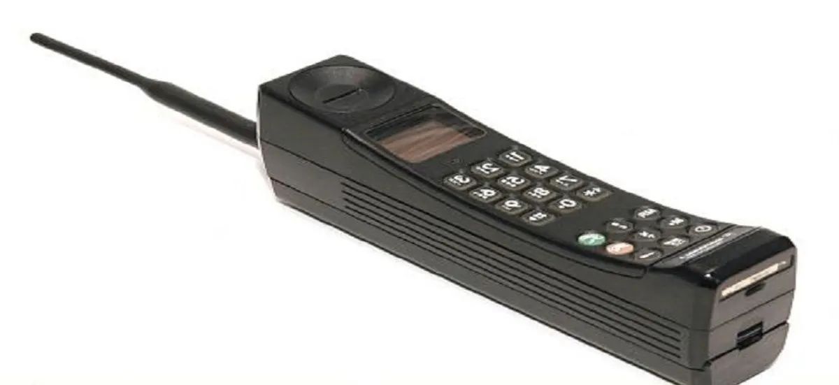 first mobile phone in india 1975