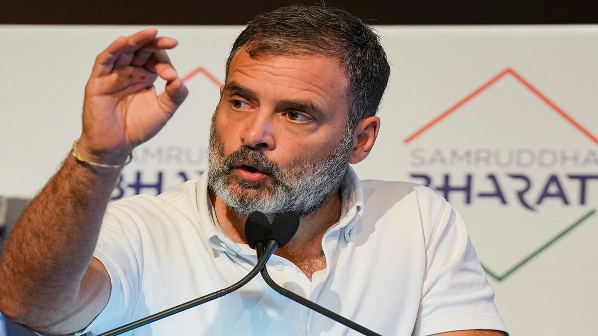 Rahul vs Modi: राहुल गांधी ने कहा, कांग्रेस मेनिफेस्टो से घबराए मोदी ...