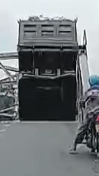 Scary video of bridge collapse as Typhoon Yagi hits Vietnam