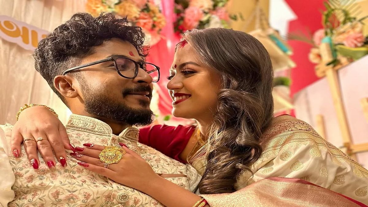 Ahona Dutta Wedding: সিঁথিতে চওড়া সিঁদুর- শাঁখা-পলা- গা ভর্তি গয়না, দেখুন মিস টু মিসেস 'মিশকা ...