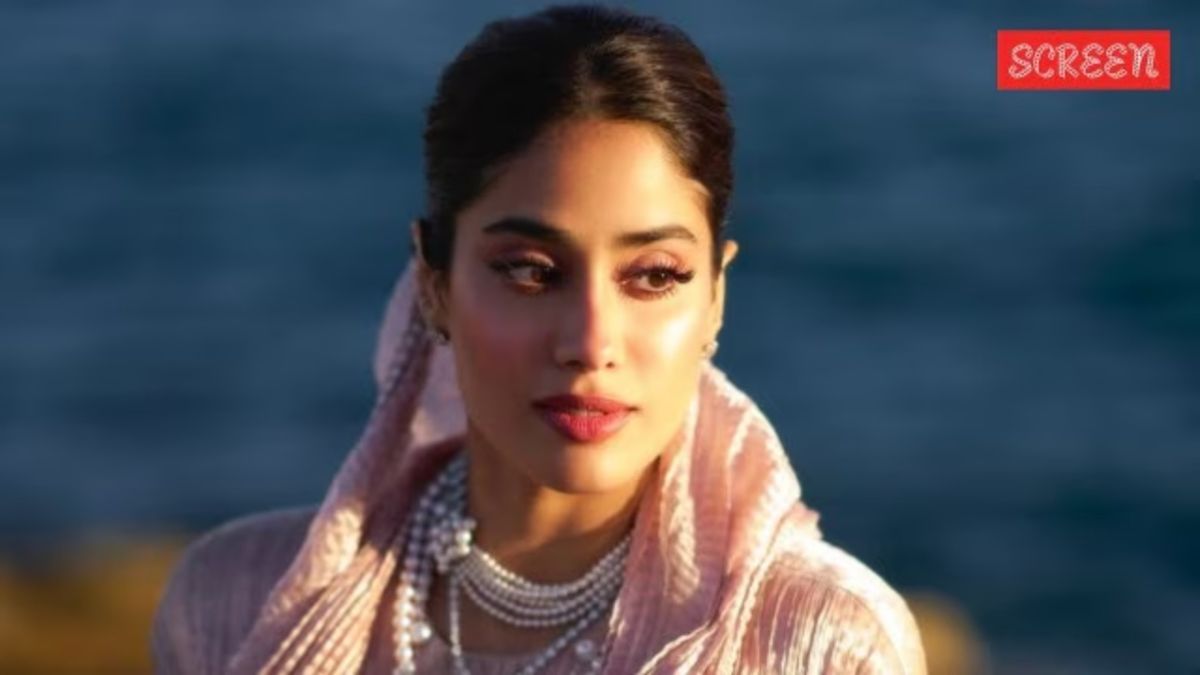 Janhvi Kapoor in Cannes: 'অদ্ভুত লাগছে খুব...', মা শ্রীদেবীর প্রিয় Cannes-এ মন কেমন করছে জাহ্নবীর