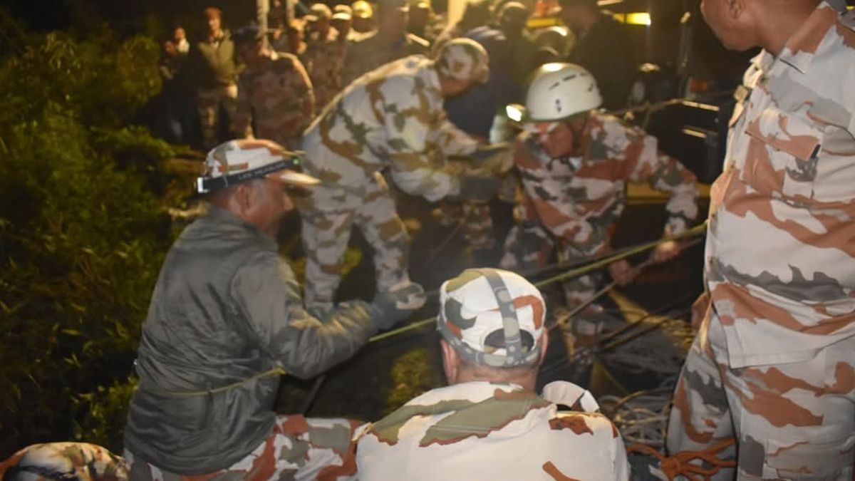 Sikkim car accident : সিকিমে ভয়াবহ দুর্ঘটনায় দুই ছেলে, স্বামী-সহ BJP ...