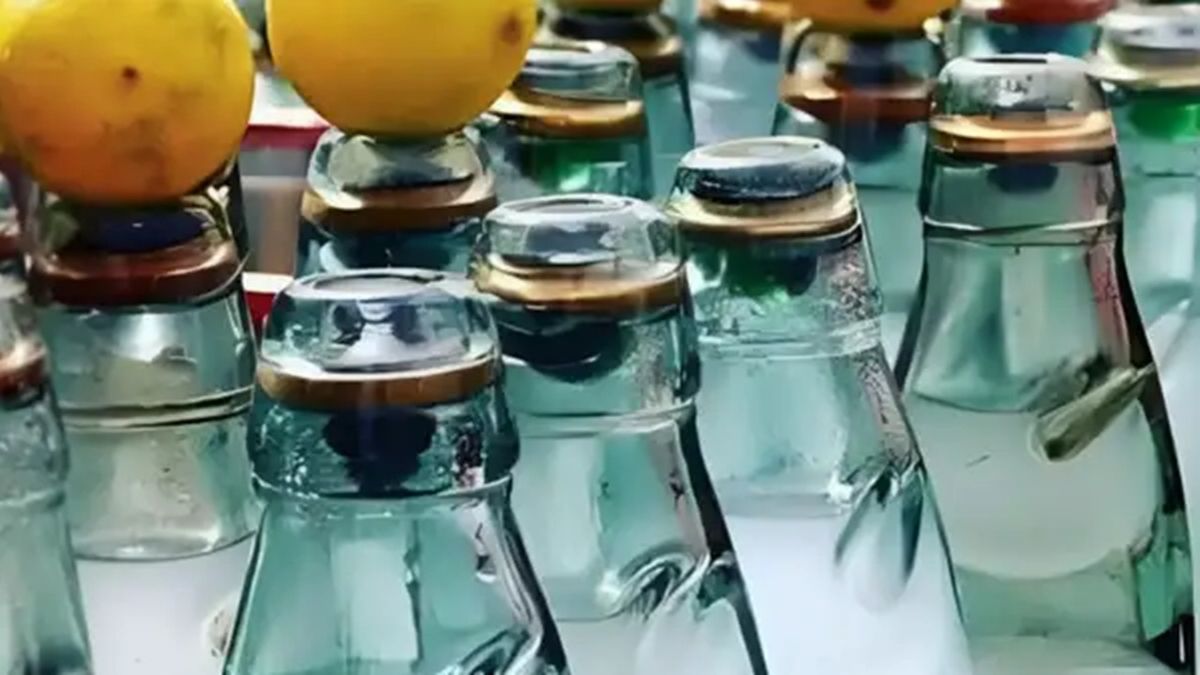 Microplastic in Glass Bottles: প্লাস্টিকের তুলনায় কাচের বোতলে জল ...