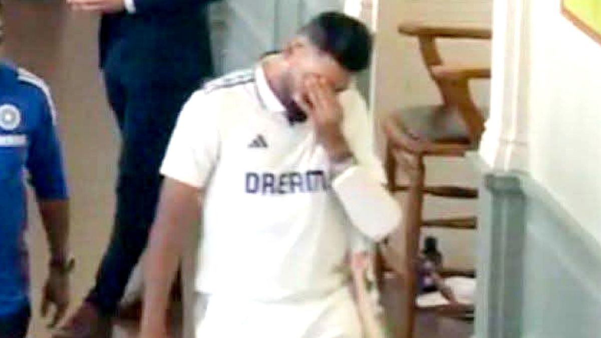Mohammed Siraj Crying: বাঁধ মানল না চোখের জল, ড্রেসিংরুমে ফেরার পথেই ...