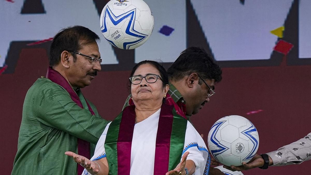 Mohun Bagan Day 2025: মোহনবাগান না ইস্টবেঙ্গল, কোন ক্লাবের সমর্থক মমতা ...