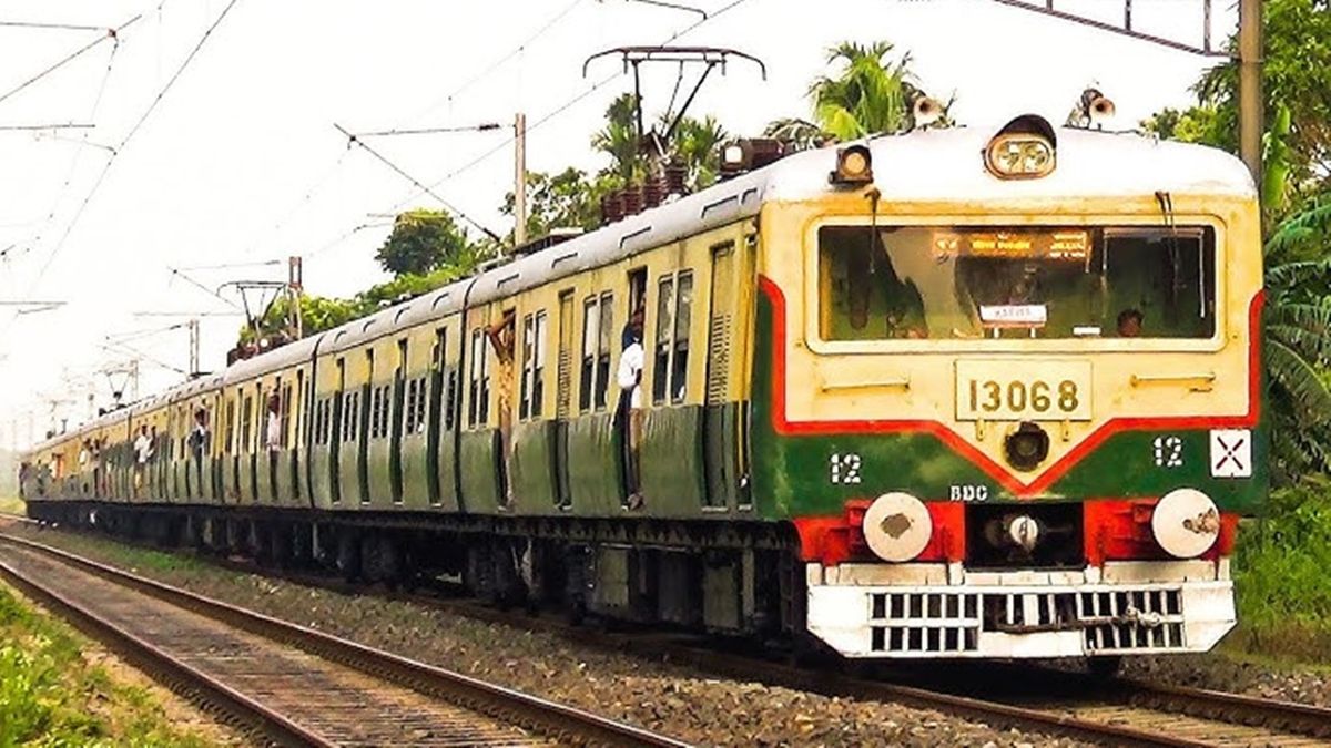 Local Trains Cancel:শিয়ালদা দক্ষিণ শাখায় শতাধিক ট্রেন বাতিল, শনিবার সকাল থেকেই প্রবল যাত্রী ...