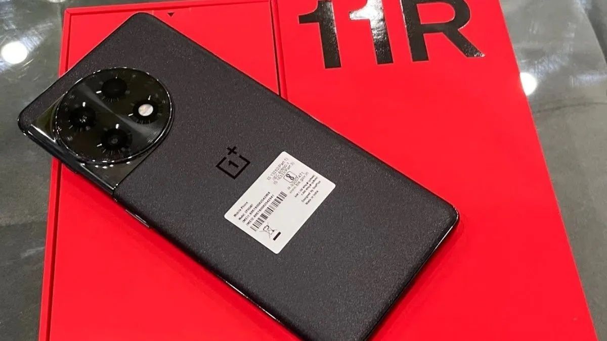 Oneplus Smartphone: প্রিমিয়াম রেঞ্জের স্মার্টফোনে ১০ হাজারের ছাড়, নামমাত্র দামে কিনুন OnePlus ...