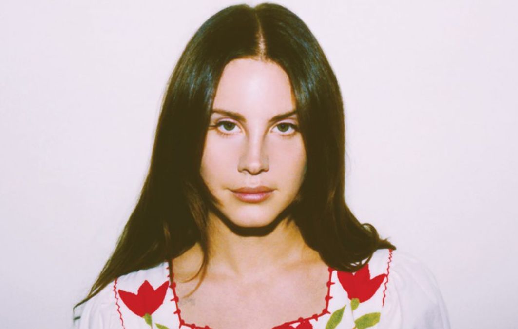 Lana Del Rey's Writing Poems Now!