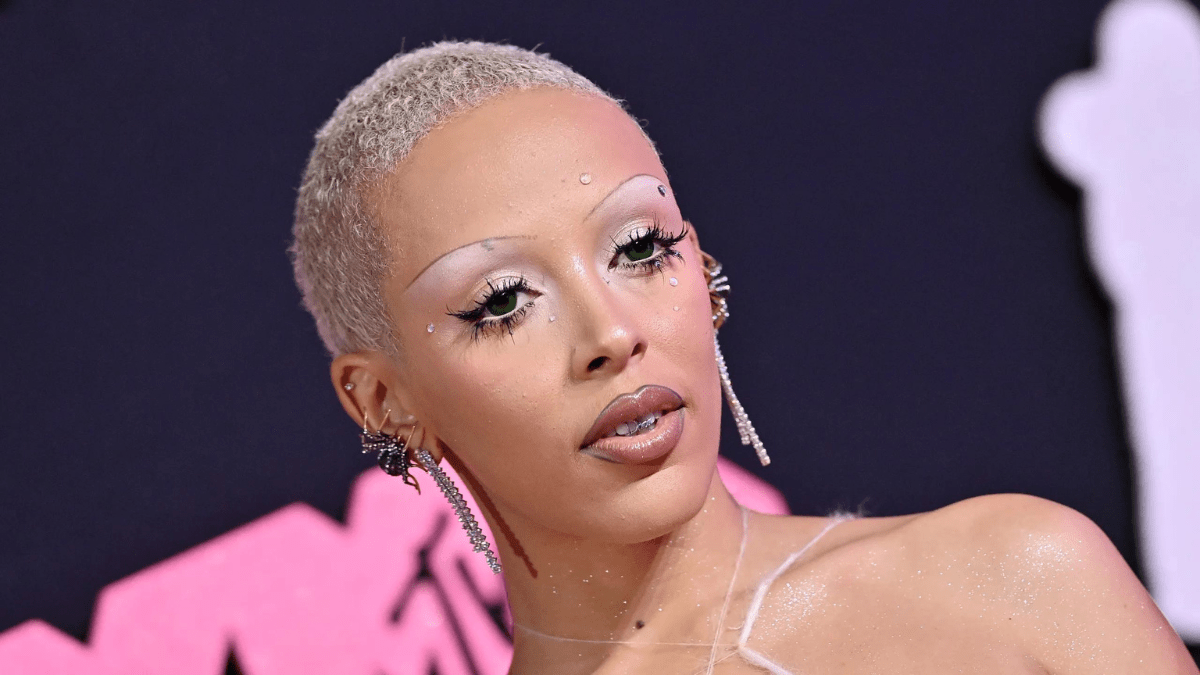 Doja Cat Felt 'Unsafe and Traumatized' by her Elder Brother, Revealed ...