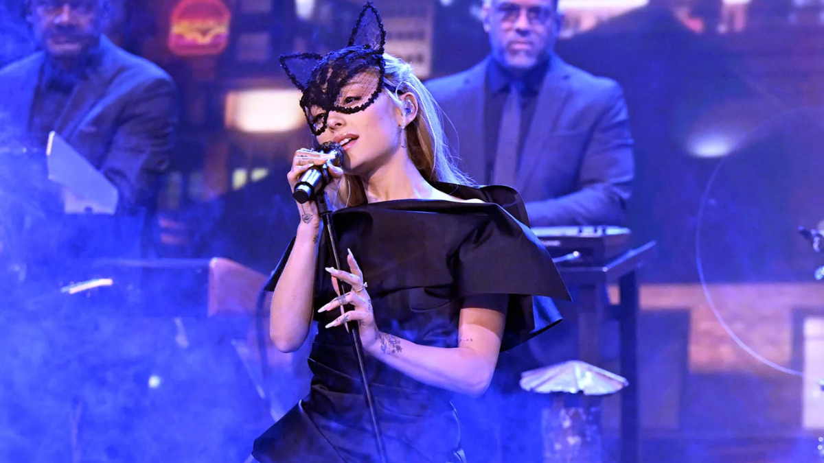 Ariana Grande Announces 'The Boy is Mine' Remix Featuring Brandy And Monica