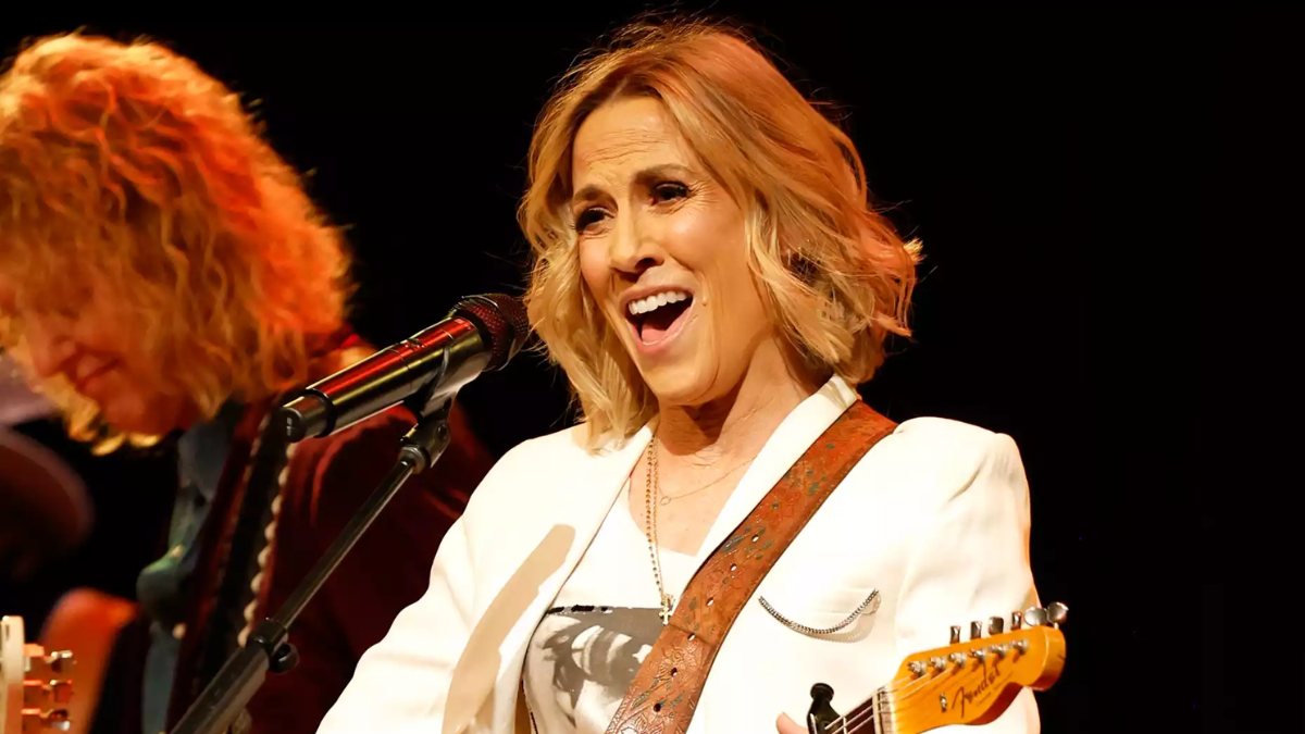 Sheryl Crow Criticises Drake for "Hateful" Use of AI-Generated Tupac Vocals
