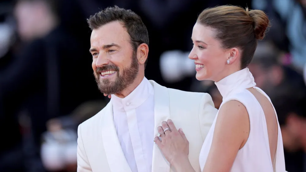Justin Theroux Announces Engagement to Actress Nicole Brydon Bloom