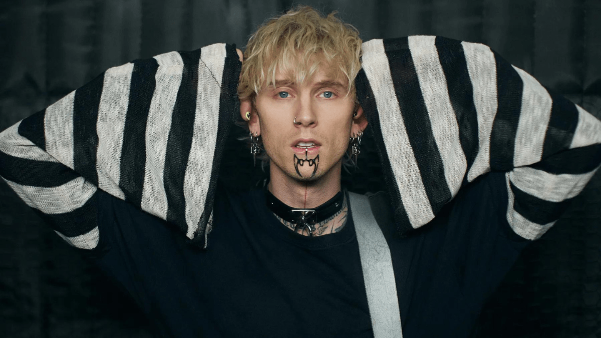 Machine Gun Kelly Talks About Late Father in New Interview: "I am Very ...