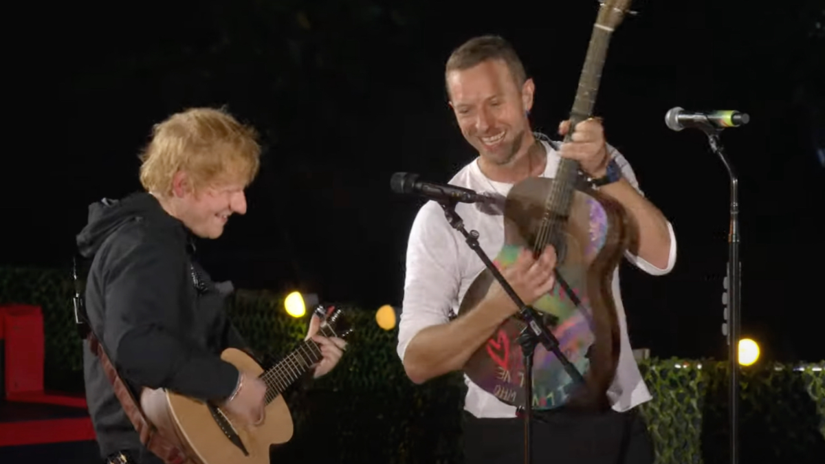 Ed Sheeran and Coldplay's Chris Martin Perform Surprise Acoustic Set at ...