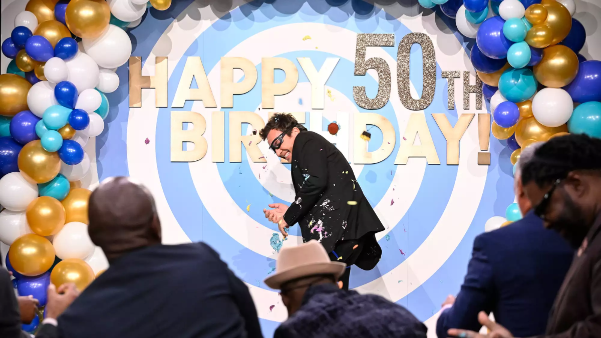 Jimmy Fallon Receives Unique 'Cupcake Salute' From ‘Tonight Show’ Crew