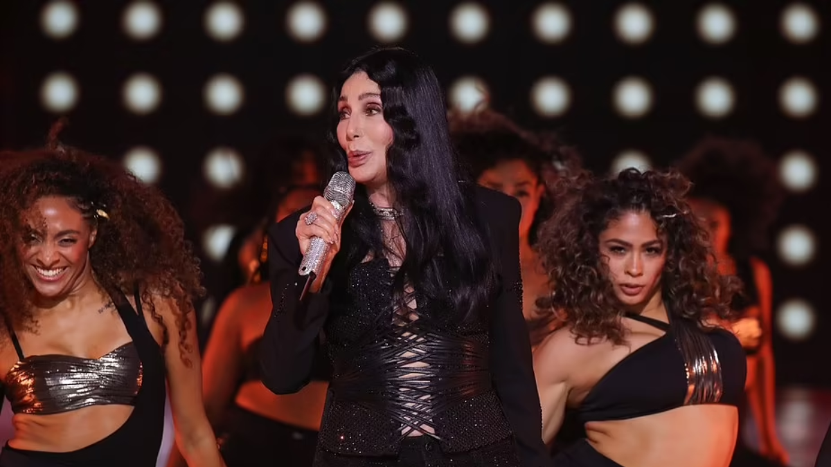 Cher Shines With Iconic Look And Angelic Voice at Victoria's Secret ...