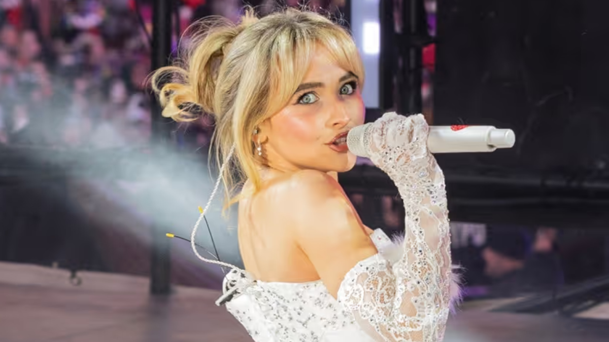 Sabrina Carpenter Gifts Millie Bobby Brown Furry Handcuffs at ‘Short n ...