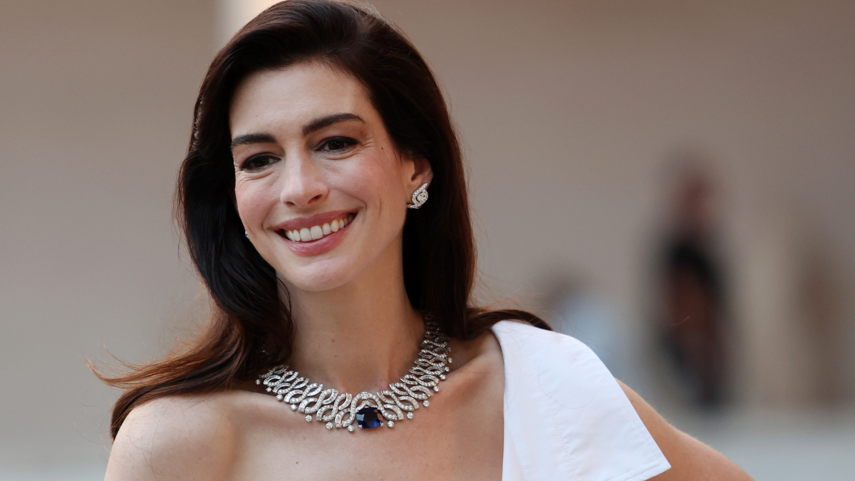 Anne Hathaway Reveals Why She Gave Her ‘Valentine’s Day’ Character a Southern Drawl