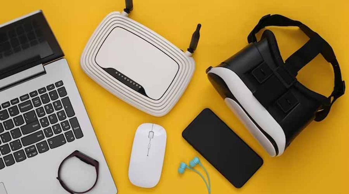 Top 10 Best Tech Gadgets that will Upgrade Your Desk Space