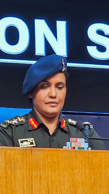 'ऑपरेशन सिंदूर' की कहानी बताने वाली कौन हैं लेफ्टिनेंट कर्नल सोफिया ...
