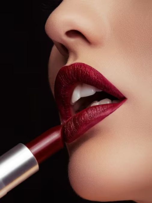 Side effects of applying lipstick everyday