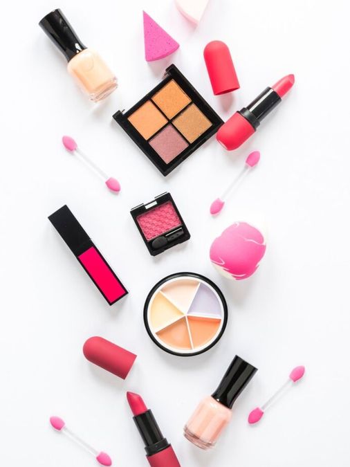 चेहरे पर Expired Makeup लगाने से क्या होगा?