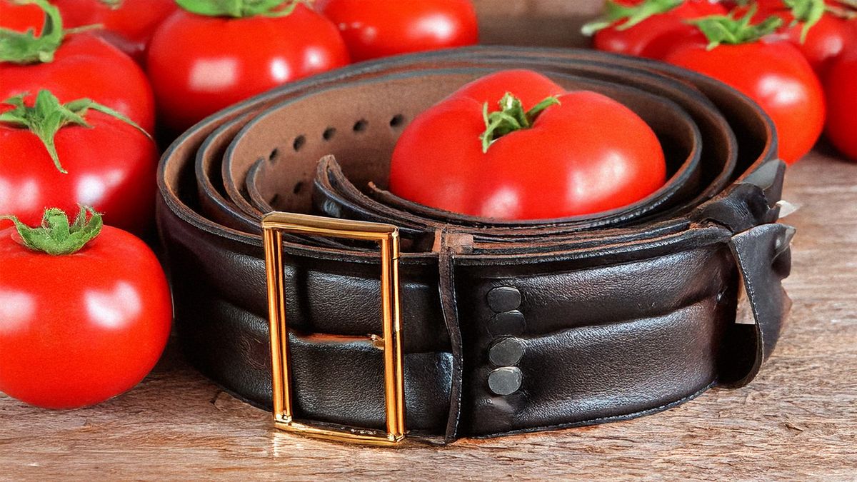 How is FOReT Making Accessories with Tomatoes, Banana Bark and Cork?