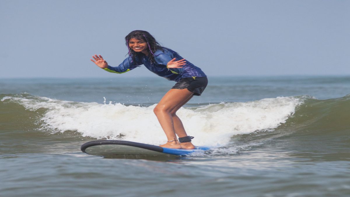 Top 10 Surf Schools to Learn Surfing in Goa!